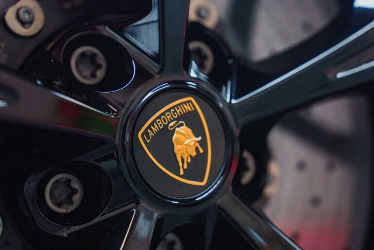 $250K Lambo vs. Lifted Truck – Who’s To Blame? | Freedom Beacon